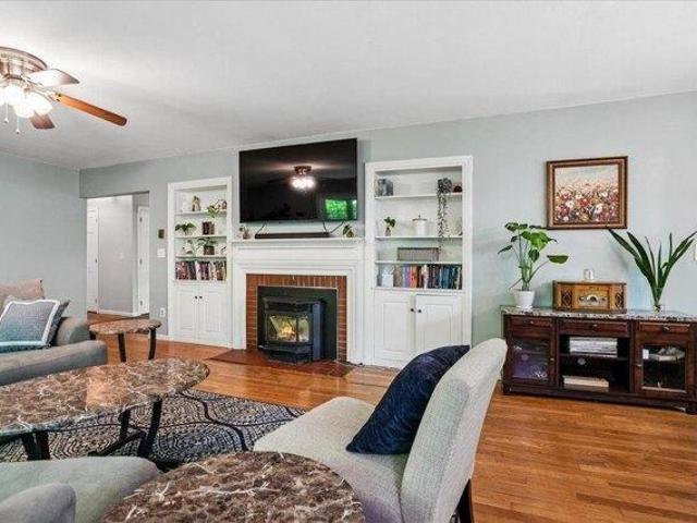 house with 2 bedroom, Manchester NH ES104921145