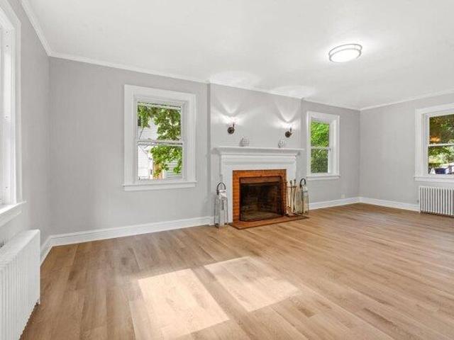 house with 2 bedroom, Manchester NH ES105113954