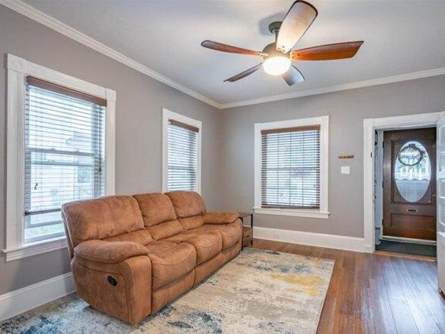 house with 2 bedroom, Manchester NH ES105232533