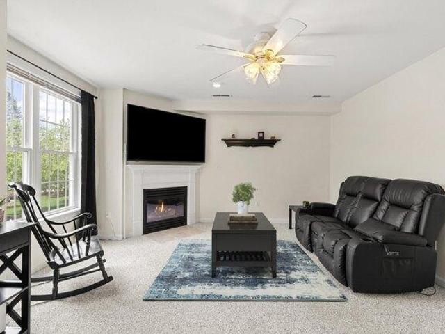 house with 2 bedroom, Manchester NH ES103932674