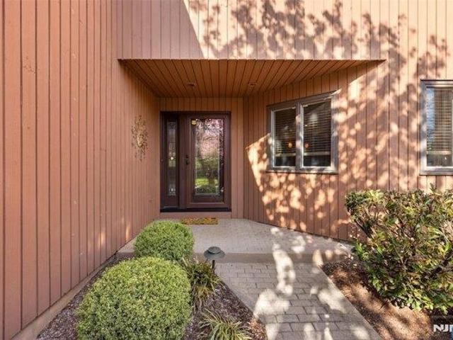 house with 2 bedroom, Mahwah NJ DS101705816