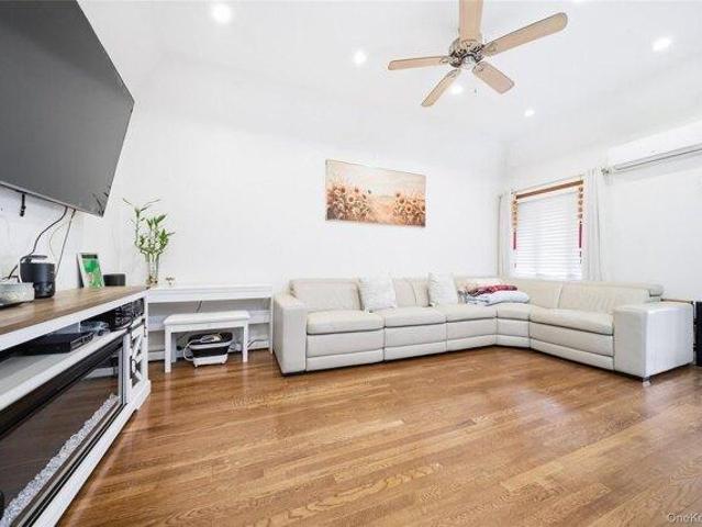 house with 2 bedroom, Maspeth NY ES103605546