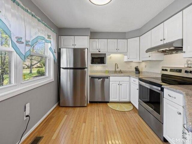 house with 2 bedroom, Meriden CT ES103098160