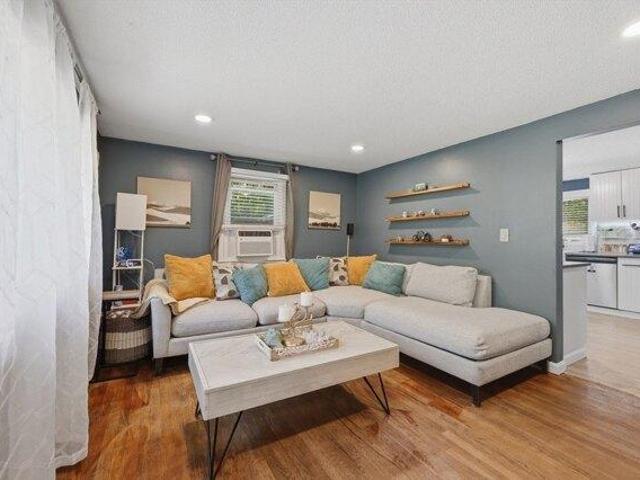 house with 2 bedroom, Merrimack NH ES105108235