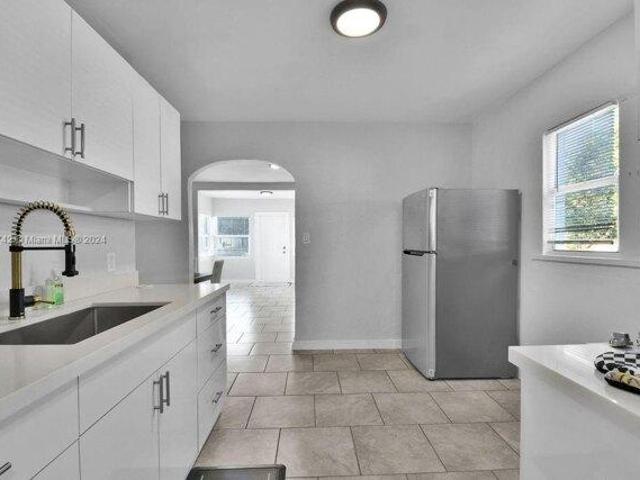 house with 2 bedroom, Miami FL DLS91869450