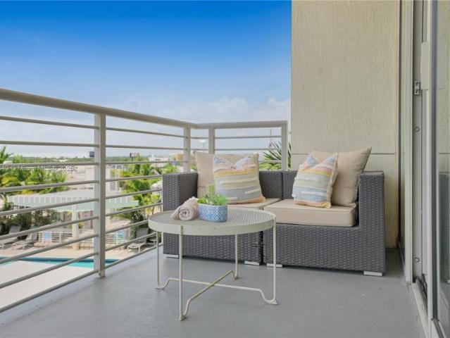 house with 2 bedroom, Miami FL FL DLS102659654