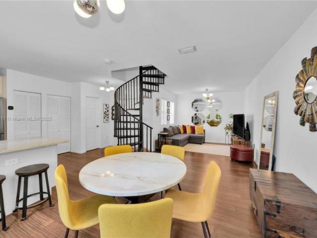 house with 2 bedroom, Miami FL FL DS102397664
