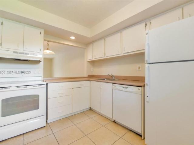 house with 2 bedroom, Miami Fl FL DS102398667