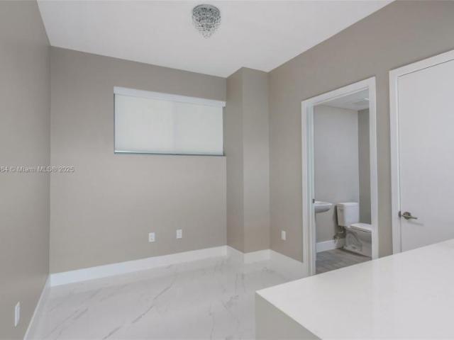 house with 2 bedroom, Miami FL FL DS102659326