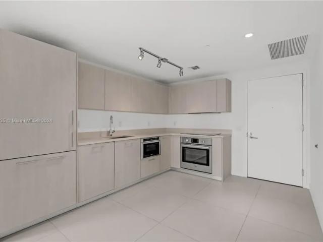house with 2 bedroom, Miami Fl FL DS102660438