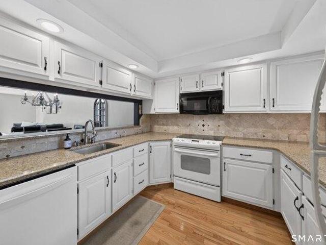house with 2 bedroom, Middletown CT ES104295969