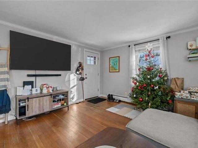 house with 2 bedroom, Middletown RI ES105191717