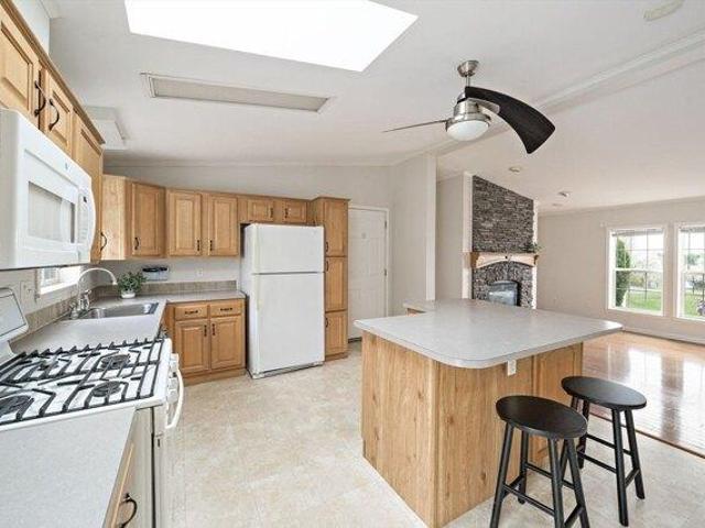 house with 2 bedroom, Middleboro MA DS103888057