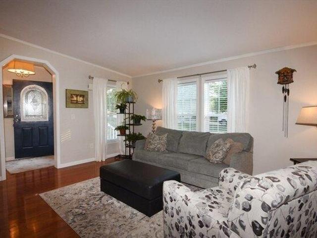 house with 2 bedroom, Middleboro MA ES104041929
