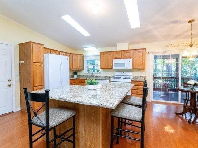 house with 2 bedroom, Middleboro MA ES104920465