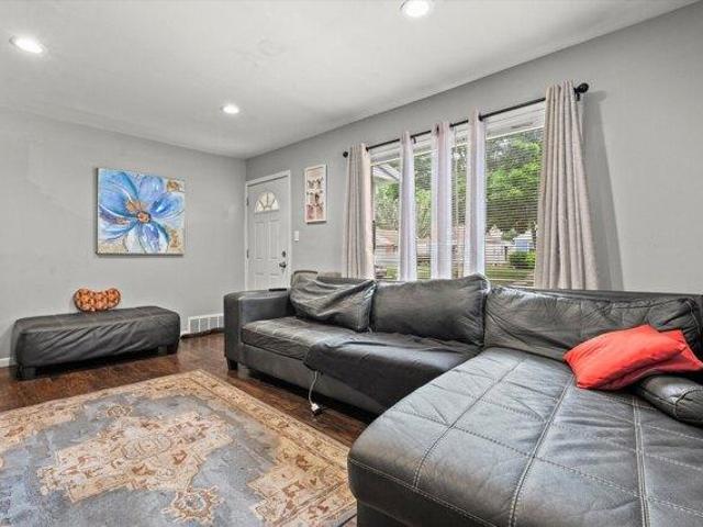 house with 2 bedroom, Milwaukee WI DS93011718