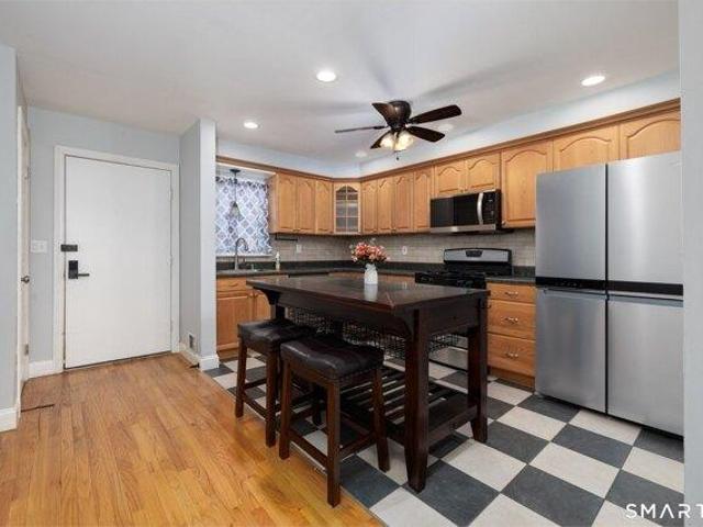 house with 2 bedroom, Milford CT DS103929023