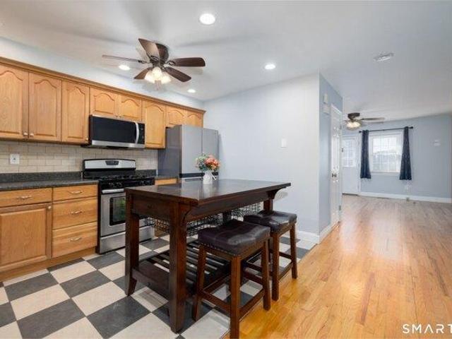 house with 2 bedroom, Milford CT ES104191664