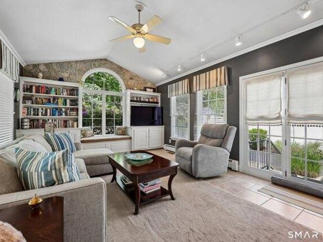 house with 2 bedroom, Milford CT ES104234218