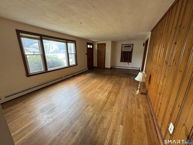house with 2 bedroom, Milford CT ES104295931
