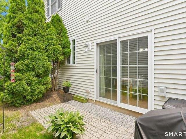 house with 2 bedroom, Milford CT ES104332061