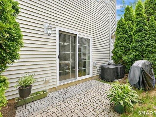 house with 2 bedroom, Milford CT ES105175221