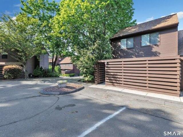 house with 2 bedroom, Milford CT ES103159138