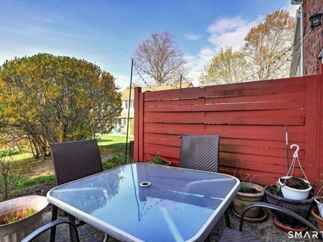 house with 2 bedroom, Milford CT ES103625297