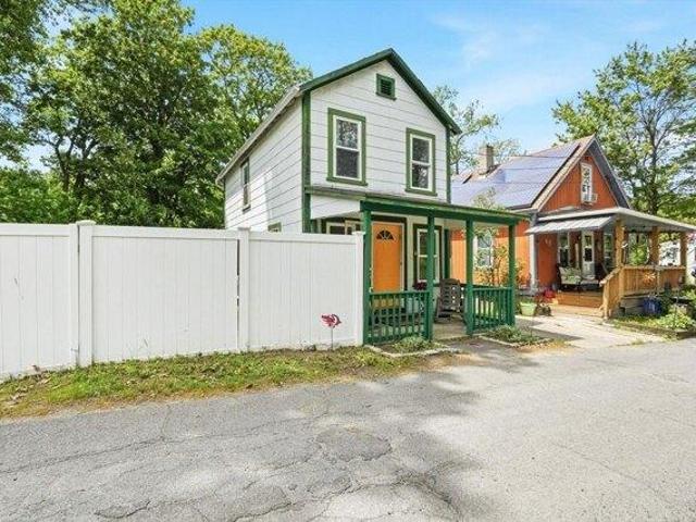 house with 2 bedroom, Montague MA ES103186117