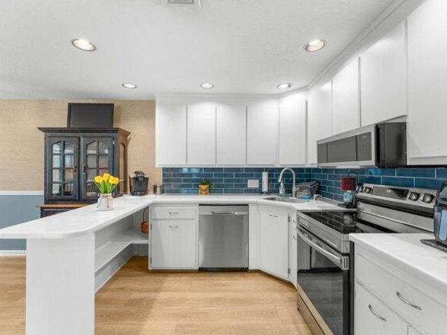 house with 2 bedroom, Nashua NH DS101957936