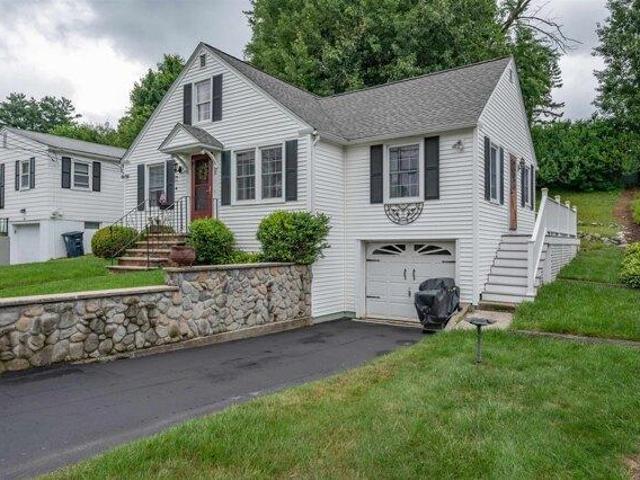 house with 2 bedroom, Nashua NH ES103967571