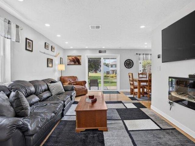 house with 2 bedroom, Nashua NH ES104116047