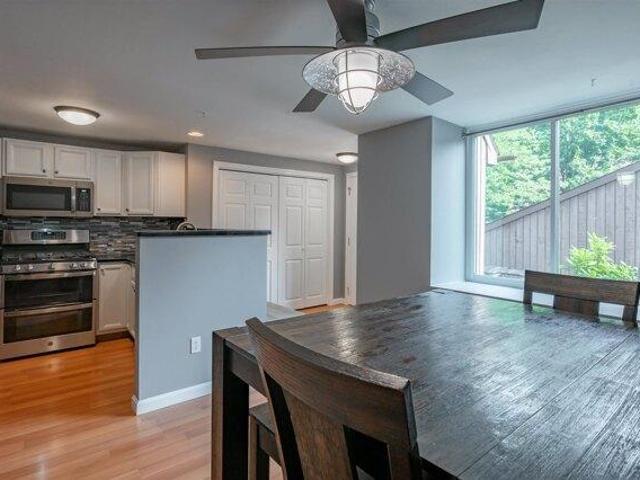 house with 2 bedroom, Nashua NH ES105175339