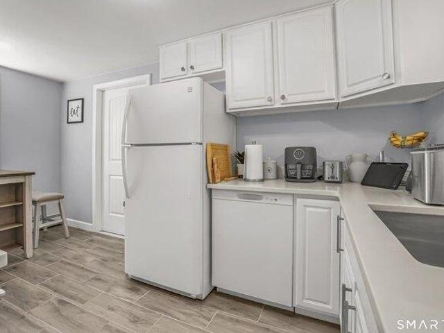house with 2 bedroom, Naugatuck CT ES105192948