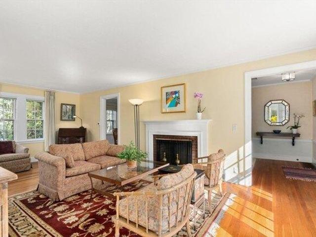 house with 2 bedroom, Newton MA DS102729127