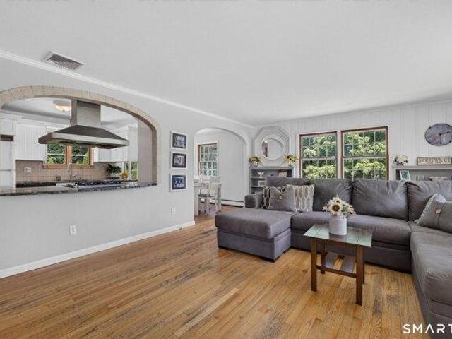 house with 2 bedroom, Newtown CT ES104849202