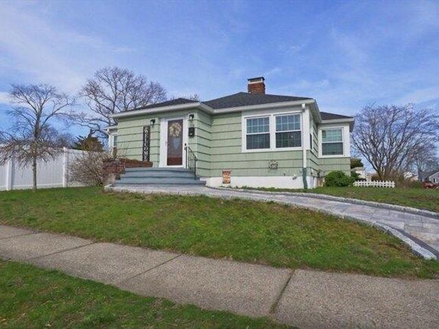 house with 2 bedroom, New Bedford MA DS103071502
