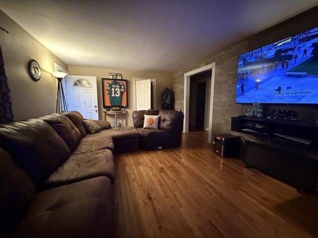 house with 2 bedroom, New Bedford MA ES103220497