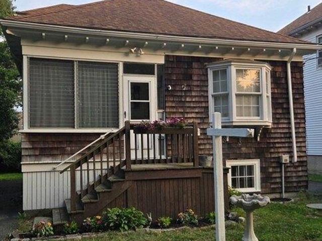 house with 2 bedroom, New Bedford MA ES104296565
