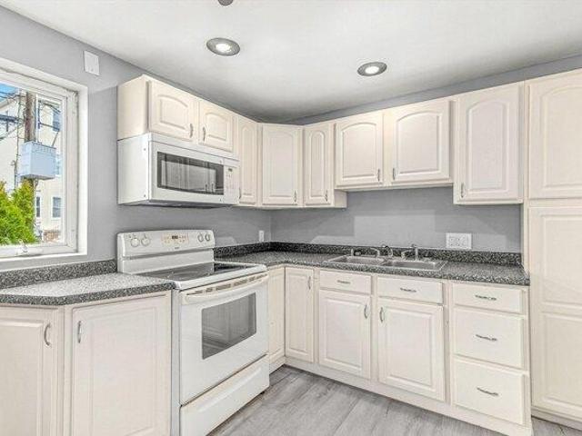 house with 2 bedroom, New Bedford MA ES104836115
