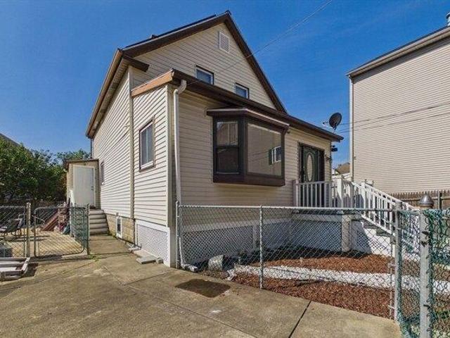 house with 2 bedroom, New Bedford MA ES105157657