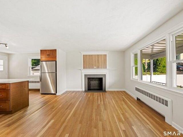 house with 2 bedroom, New Britain CT ES104148446