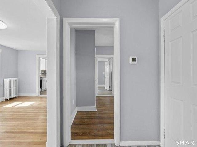 house with 2 bedroom, New Britain CT ES104567491