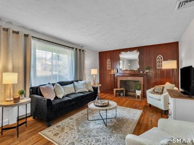 house with 2 bedroom, New Britain CT ES104514754