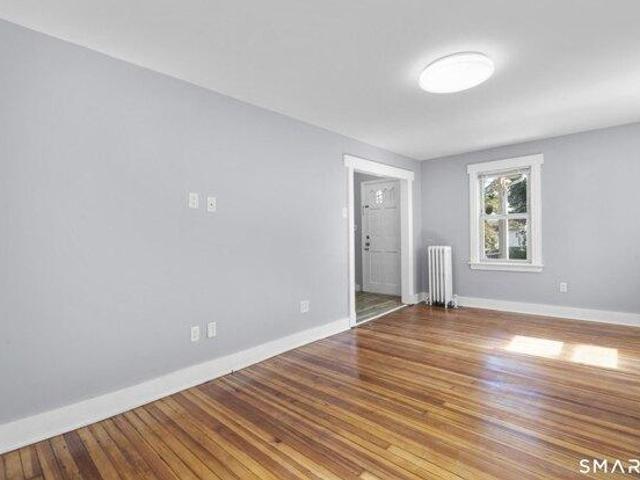 house with 2 bedroom, New Britain CT ES105105891