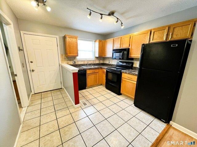 house with 2 bedroom, New Britain CT ES105106321