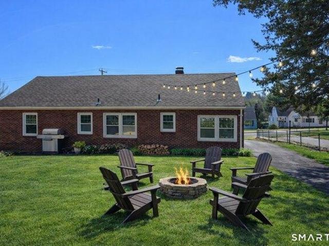 house with 2 bedroom, New Britain CT ES105127615