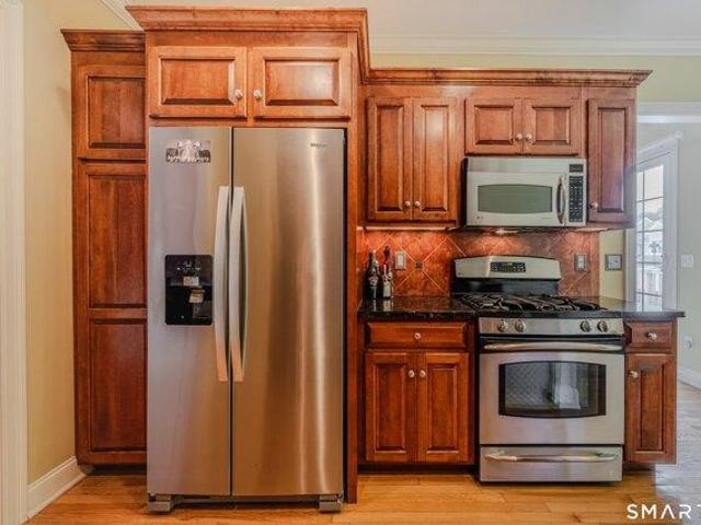 house with 2 bedroom, New Britain CT ES105232740