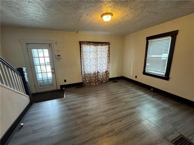 house with 2 bedroom, New Kensington PA ES104905443
