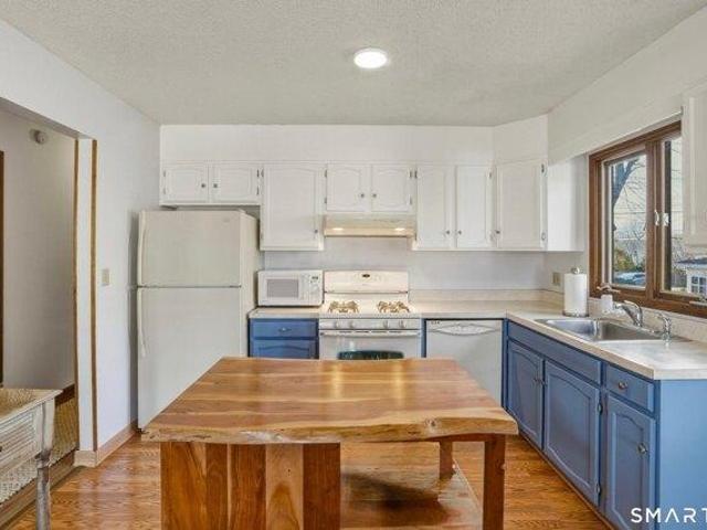 house with 2 bedroom, New Haven CT ES103185088